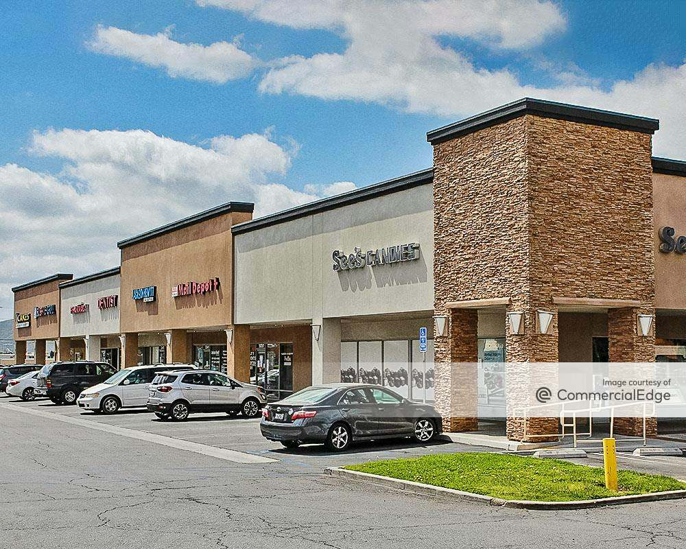 Hemet Valley Center - 3385 West Florida Avenue, Hemet, CA | Retail Space