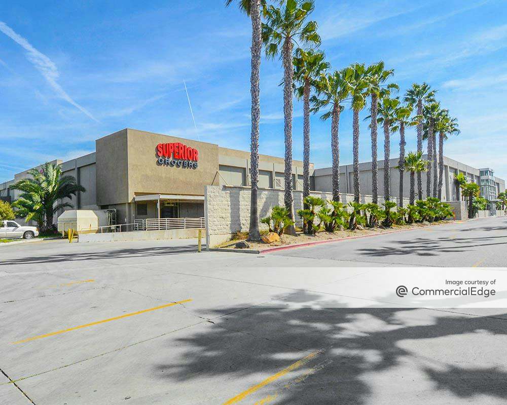 Centerpoint Mall - 2401 Saviers Road, Oxnard, CA | Retail Space