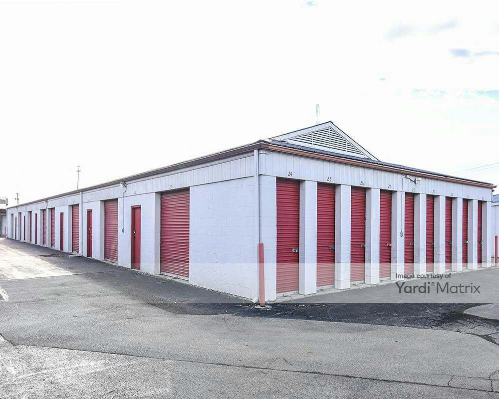 M R Storage - 390 Crossfield Drive, Versailles – RentCafe